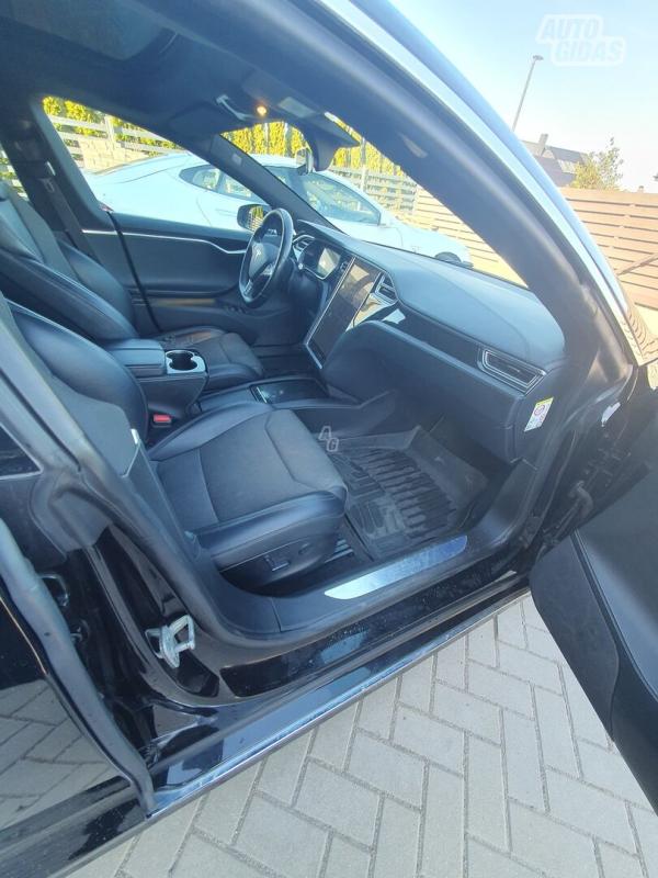 Black Tesla Model S 2018 in Vilnius, with an engine capacity of 0.00 L and mileage of 200 thousand km for 19500 €, photo 6 on AUTOMOTO.COM.LV