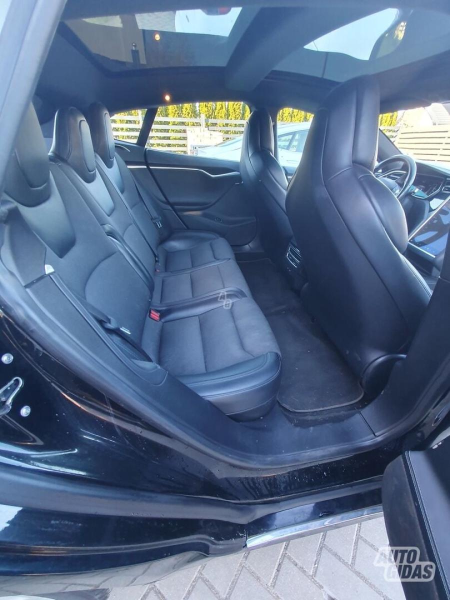 Black Tesla Model S 2018 in Vilnius, with an engine capacity of 0.00 L and mileage of 200 thousand km for 19500 €, photo 8 on AUTOMOTO.COM.LV