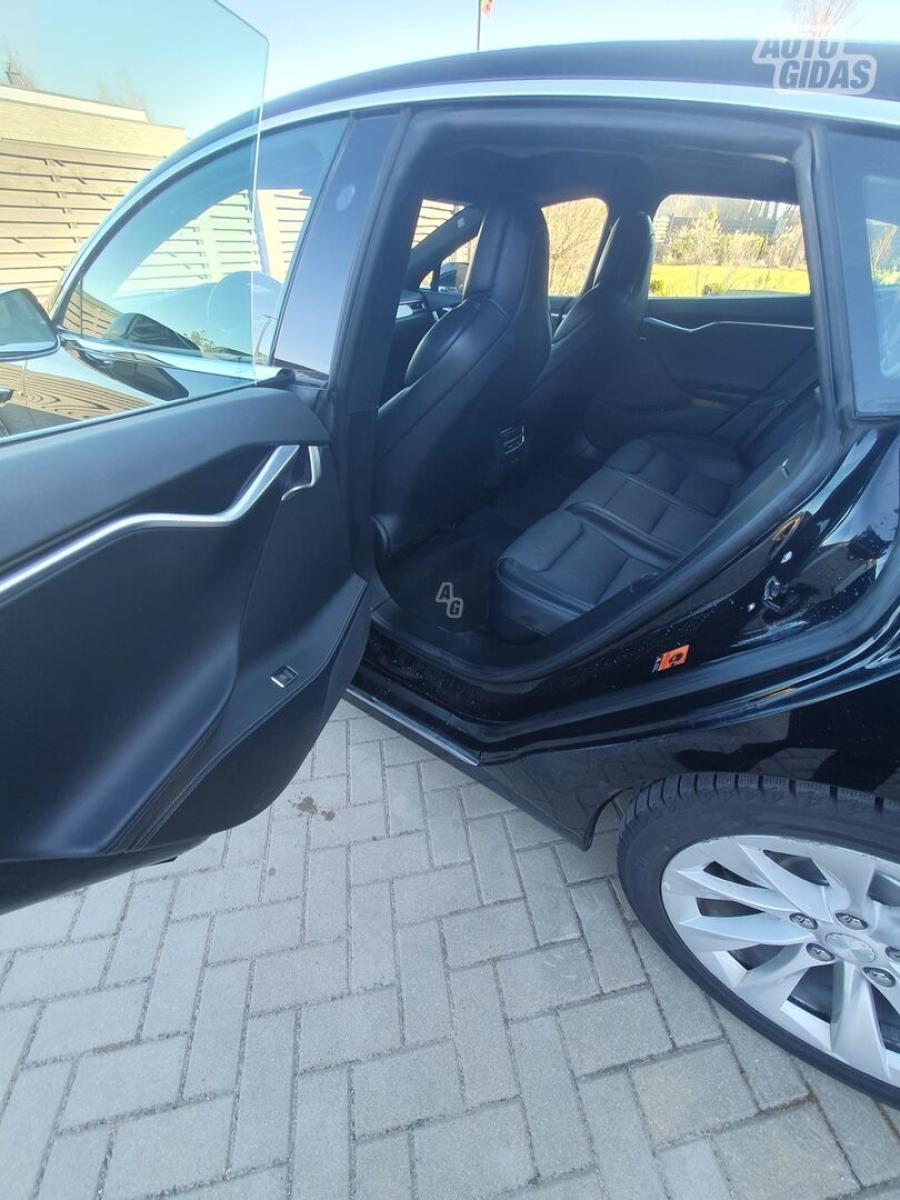 Black Tesla Model S 2018 in Vilnius, with an engine capacity of 0.00 L and mileage of 200 thousand km for 19500 €, photo 9 on AUTOMOTO.COM.LV