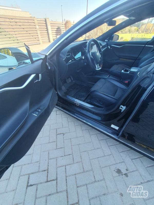 Black Tesla Model S 2018 in Vilnius, with an engine capacity of 0.00 L and mileage of 200 thousand km for 19500 €, photo 9 on AUTOMOTO.COM.LV
