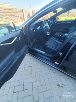 Black Tesla Model S 2018 in Vilnius, with an engine capacity of 0.00 L and mileage of 200 thousand km for 19500 €, photo 10 on AUTOMOTO.COM.LV