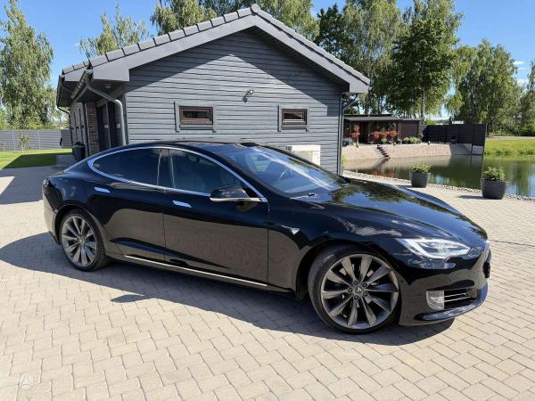 Melns Tesla Model S 2018 Telšiai, ar dzinēja tilpumu 0.00 L un nobraukumu 186 tūkst. km par 23500 €, foto  vietnē AUTOMOTO.COM.LV