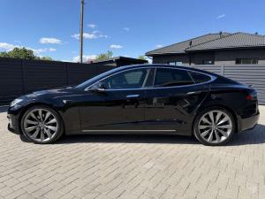 Black Tesla Model S 2018 in Telschi, with an engine capacity of 0.00 L and mileage of 186 thousand km for 23500 €, photo 5 on AUTOMOTO.COM.LV