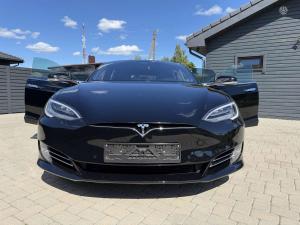 Black Tesla Model S 2018 in Telschi, with an engine capacity of 0.00 L and mileage of 186 thousand km for 23500 €, photo 6 on AUTOMOTO.COM.LV