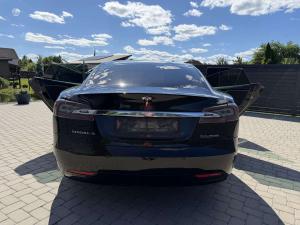 Black Tesla Model S 2018 in Telschi, with an engine capacity of 0.00 L and mileage of 186 thousand km for 23500 €, photo 7 on AUTOMOTO.COM.LV