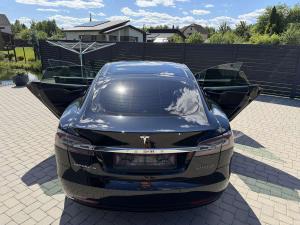 Black Tesla Model S 2018 in Telschi, with an engine capacity of 0.00 L and mileage of 186 thousand km for 23500 €, photo 8 on AUTOMOTO.COM.LV
