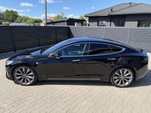 Black Tesla Model S 2018 in Telschi, with an engine capacity of 0.00 L and mileage of 186 thousand km for 23500 €, photo 10 on AUTOMOTO.COM.LV