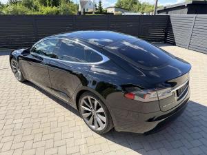 Black Tesla Model S 2018 in Telschi, with an engine capacity of 0.00 L and mileage of 186 thousand km for 23500 €, photo 14 on AUTOMOTO.COM.LV