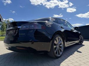 Black Tesla Model S 2018 in Telschi, with an engine capacity of 0.00 L and mileage of 186 thousand km for 23500 €, photo 19 on AUTOMOTO.COM.LV