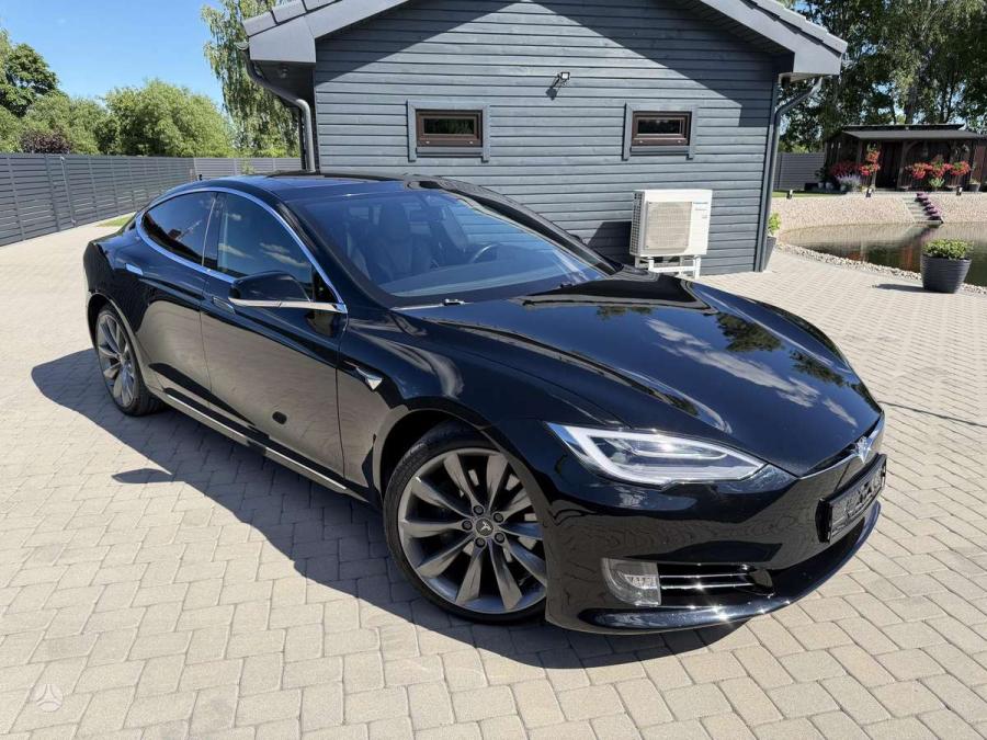 Black Tesla Model S 2018 in Telschi, with an engine capacity of 0.00 L and mileage of 186 thousand km for 23500 €, photo 22 on AUTOMOTO.COM.LV