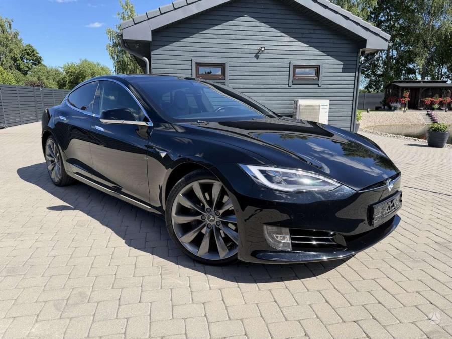 Black Tesla Model S 2018 in Telschi, with an engine capacity of 0.00 L and mileage of 186 thousand km for 23500 €, photo 24 on AUTOMOTO.COM.LV