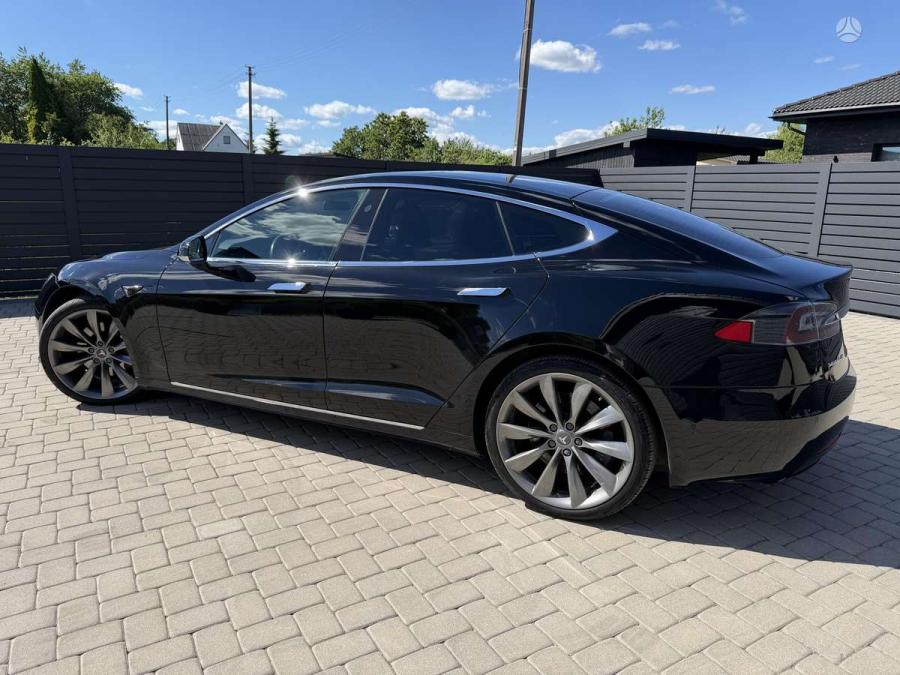 Black Tesla Model S 2018 in Telschi, with an engine capacity of 0.00 L and mileage of 186 thousand km for 23500 €, photo 25 on AUTOMOTO.COM.LV
