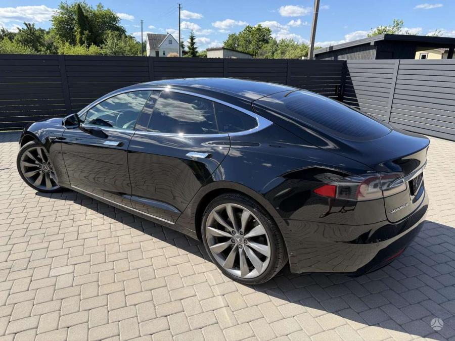 Black Tesla Model S 2018 in Telschi, with an engine capacity of 0.00 L and mileage of 186 thousand km for 23500 €, photo 26 on AUTOMOTO.COM.LV