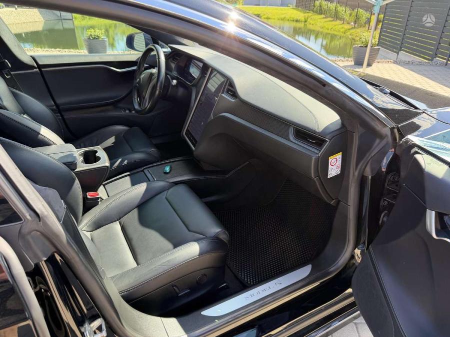 Black Tesla Model S 2018 in Telschi, with an engine capacity of 0.00 L and mileage of 186 thousand km for 23500 €, photo 29 on AUTOMOTO.COM.LV