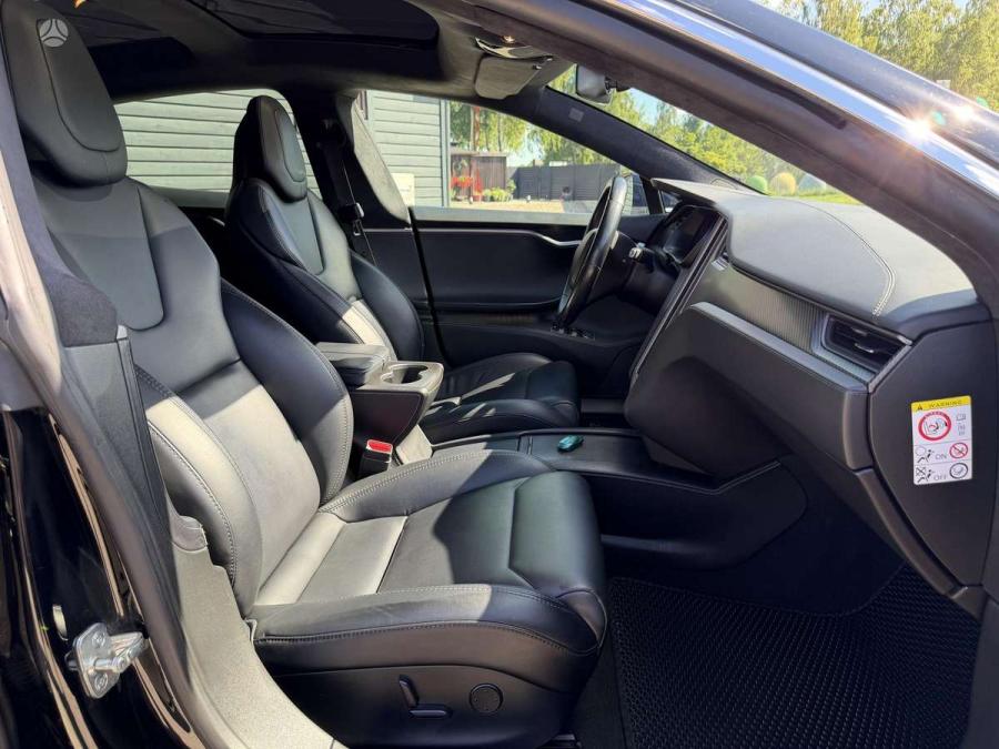 Black Tesla Model S 2018 in Telschi, with an engine capacity of 0.00 L and mileage of 186 thousand km for 23500 €, photo 30 on AUTOMOTO.COM.LV