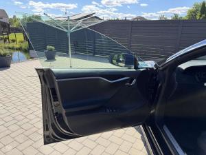 Black Tesla Model S 2018 in Telschi, with an engine capacity of 0.00 L and mileage of 186 thousand km for 23500 €, photo 35 on AUTOMOTO.COM.LV