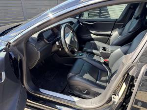 Black Tesla Model S 2018 in Telschi, with an engine capacity of 0.00 L and mileage of 186 thousand km for 23500 €, photo 36 on AUTOMOTO.COM.LV