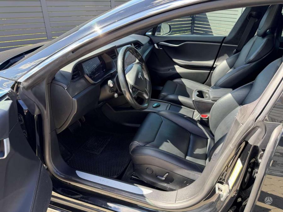 Black Tesla Model S 2018 in Telschi, with an engine capacity of 0.00 L and mileage of 186 thousand km for 23500 €, photo 36 on AUTOMOTO.COM.LV