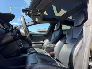 Black Tesla Model S 2018 in Telschi, with an engine capacity of 0.00 L and mileage of 186 thousand km for 23500 €, photo 37 on AUTOMOTO.COM.LV