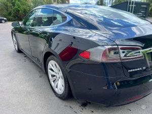 Melns Tesla Model S 2018 Kauņa, ar dzinēja tilpumu 0.00 L un nobraukumu 186 tūkst. km par 16300 €, foto 4 vietnē AUTOMOTO.COM.LV