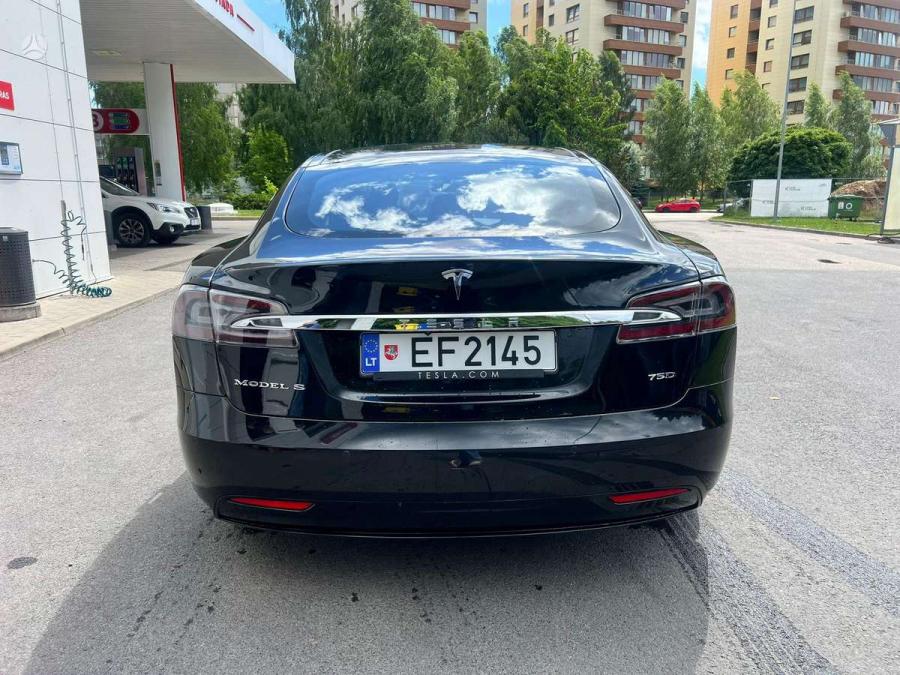 Melns Tesla Model S 2018 Kauņa, ar dzinēja tilpumu 0.00 L un nobraukumu 186 tūkst. km par 16300 €, foto 5 vietnē AUTOMOTO.COM.LV