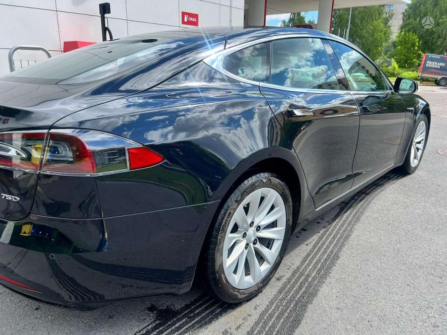Melns Tesla Model S 2018 Kauņa, ar dzinēja tilpumu 0.00 L un nobraukumu 186 tūkst. km par 16300 €, foto 6 vietnē AUTOMOTO.COM.LV