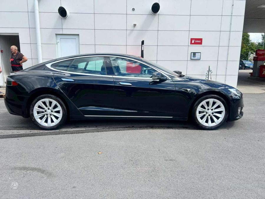 Melns Tesla Model S 2018 Kauņa, ar dzinēja tilpumu 0.00 L un nobraukumu 186 tūkst. km par 16300 €, foto 7 vietnē AUTOMOTO.COM.LV