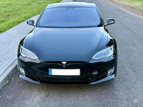Black Tesla Model S 2018 in Kaunas, with an engine capacity of 0.00 L and mileage of 111 thousand km for 20900 €, photo 7 on AUTOMOTO.COM.LV