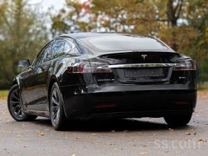 Melns Tesla Model S 2018 Jūrmala, ar dzinēja tilpumu 0.00 L un nobraukumu 0 tūkst. km par 16750 €, foto 9 vietnē AUTOMOTO.COM.LV