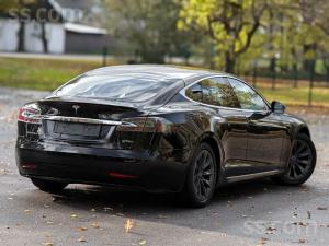 Melns Tesla Model S 2018 Jūrmala, ar dzinēja tilpumu 0.00 L un nobraukumu 0 tūkst. km par 16750 €, foto 12 vietnē AUTOMOTO.COM.LV