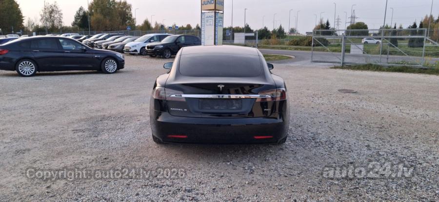 Melns Tesla Model S 2018 Tartu, ar dzinēja tilpumu 0.00 L un nobraukumu 122 tūkst. km par 23390 €, foto 5 vietnē AUTOMOTO.COM.LV