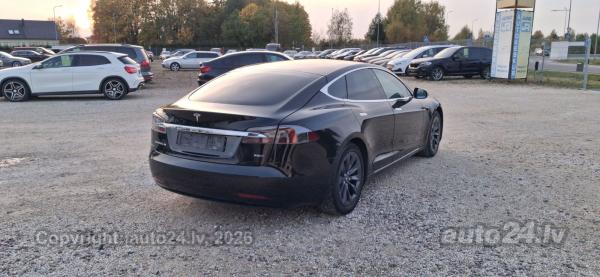 Black Tesla Model S 2018 in Tartu, with an engine capacity of 0.00 L and mileage of 122 thousand km for 23390 €, photo 6 on AUTOMOTO.COM.LV