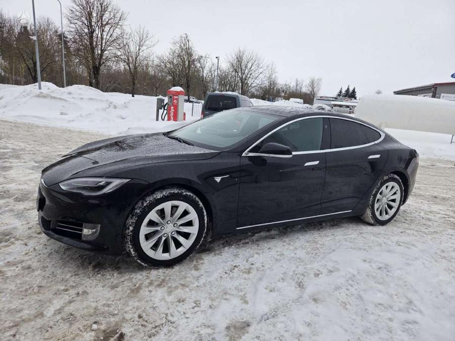 Melns Tesla Model S 2019 Panevēža, ar dzinēja tilpumu 0.00 L un nobraukumu 134 tūkst. km par 20500 €, foto 1 vietnē AUTOMOTO.COM.LV