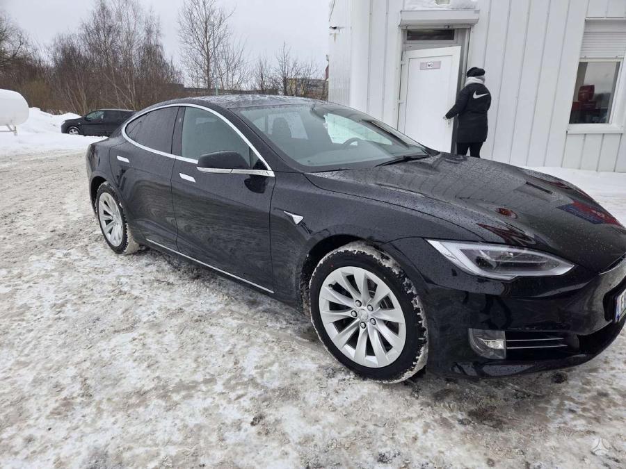 Melns Tesla Model S 2019 Panevēža, ar dzinēja tilpumu 0.00 L un nobraukumu 134 tūkst. km par 20500 €, foto 2 vietnē AUTOMOTO.COM.LV