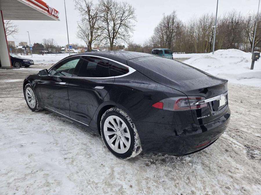 Melns Tesla Model S 2019 Panevēža, ar dzinēja tilpumu 0.00 L un nobraukumu 134 tūkst. km par 20500 €, foto 4 vietnē AUTOMOTO.COM.LV