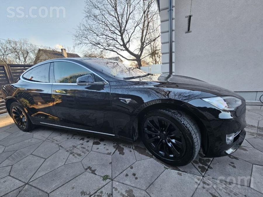 Black Tesla Model S 2019 in Riga, with an engine capacity of 0.00 L and mileage of 211 thousand km for 26500 €, photo 3 on AUTOMOTO.COM.LV