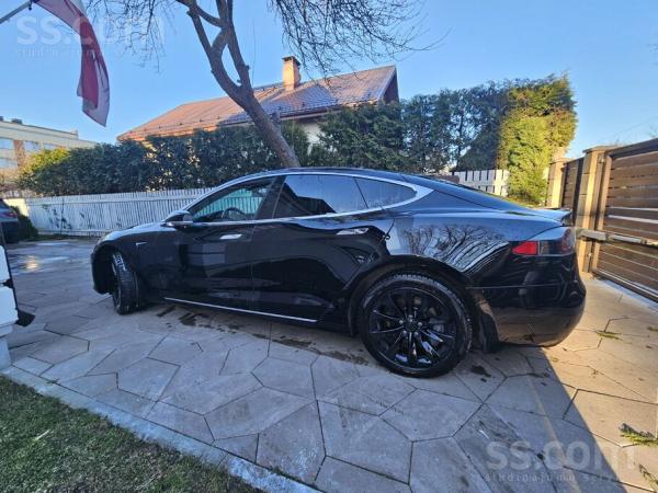 Black Tesla Model S 2019 in Riga, with an engine capacity of 0.00 L and mileage of 211 thousand km for 26500 €, photo 4 on AUTOMOTO.COM.LV