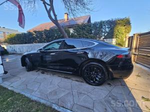 Black Tesla Model S 2019 in Riga, with an engine capacity of 0.00 L and mileage of 211 thousand km for 26500 €, photo 5 on AUTOMOTO.COM.LV