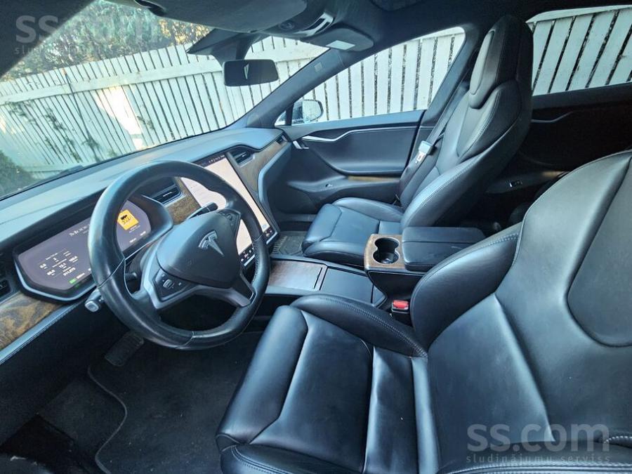 Black Tesla Model S 2019 in Riga, with an engine capacity of 0.00 L and mileage of 211 thousand km for 26500 €, photo 8 on AUTOMOTO.COM.LV