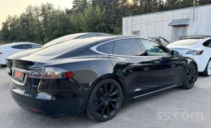 Black Tesla Model S 2019 in Riga, with an engine capacity of 0.00 L and mileage of 206 thousand km for 19777 €, photo 3 on AUTOMOTO.COM.LV