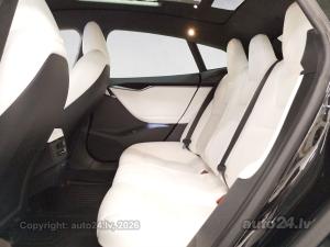 Black Tesla Model S 2020 in Tallinn, with an engine capacity of 0.00 L and mileage of 125 thousand km for 34990 €, photo 8 on AUTOMOTO.COM.LV