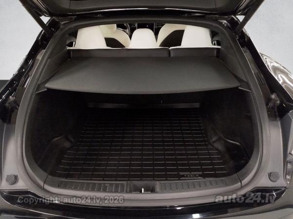 Black Tesla Model S 2020 in Tallinn, with an engine capacity of 0.00 L and mileage of 125 thousand km for 34990 €, photo 8 on AUTOMOTO.COM.LV