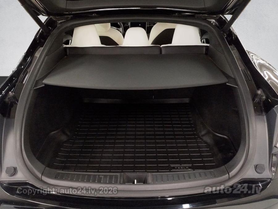 Black Tesla Model S 2020 in Tallinn, with an engine capacity of 0.00 L and mileage of 125 thousand km for 34990 €, photo 9 on AUTOMOTO.COM.LV