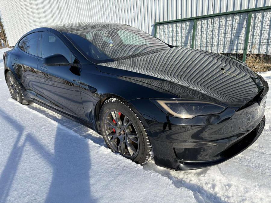 Black Tesla Model S 2022 in Alytus, with an engine capacity of 0.00 L and mileage of 73 thousand km for 24600 €, photo 12 on AUTOMOTO.COM.LV