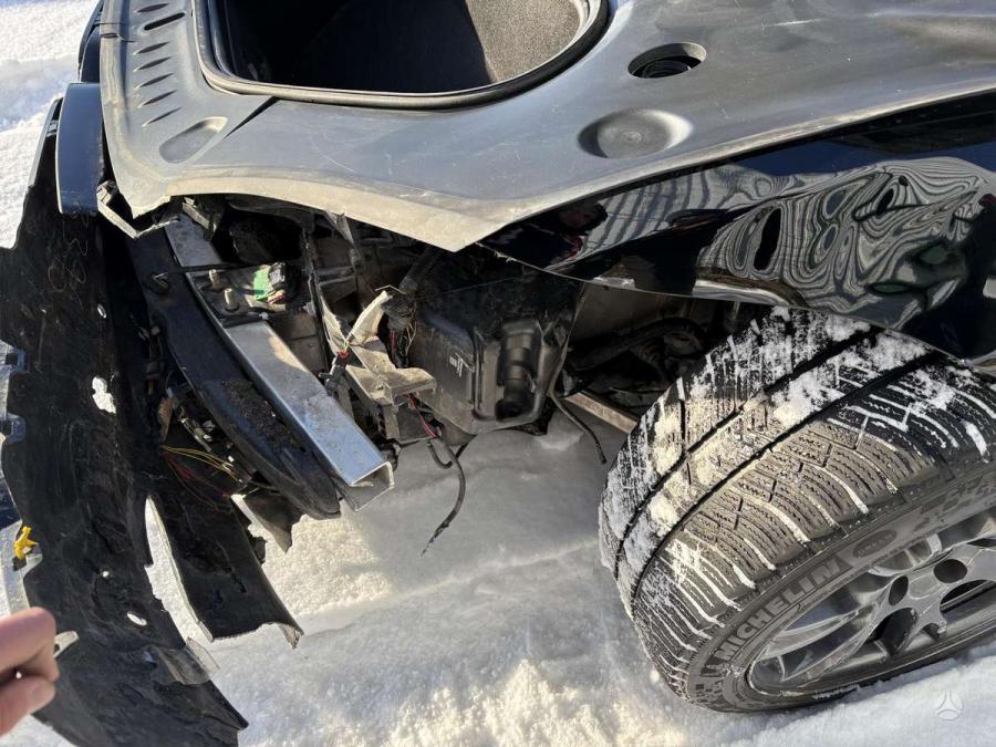 Black Tesla Model S 2022 in Alytus, with an engine capacity of 0.00 L and mileage of 73 thousand km for 24600 €, photo 22 on AUTOMOTO.COM.LV