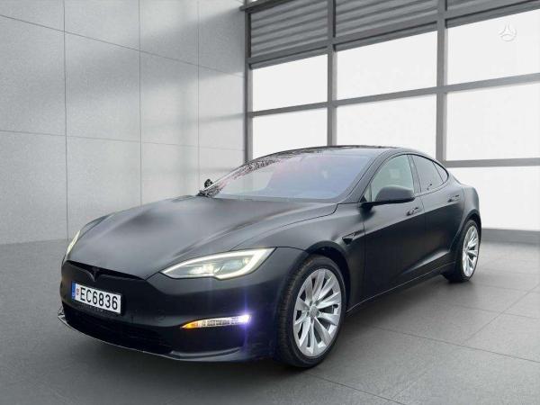 Black Tesla Model S 2022 in Kaunas, with an engine capacity of 0.00 L and mileage of 86 thousand km for 24900 €, photo 1 on AUTOMOTO.COM.LV