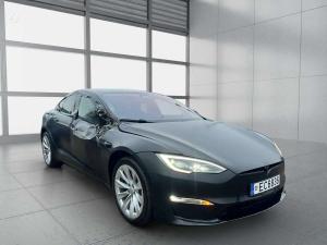 Black Tesla Model S 2022 in Kaunas, with an engine capacity of 0.00 L and mileage of 86 thousand km for 24900 €, photo 2 on AUTOMOTO.COM.LV