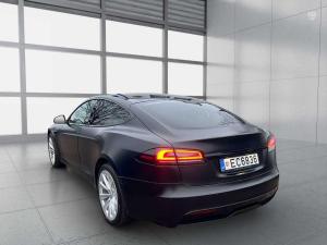 Black Tesla Model S 2022 in Kaunas, with an engine capacity of 0.00 L and mileage of 86 thousand km for 24900 €, photo 3 on AUTOMOTO.COM.LV