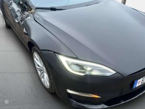 Black Tesla Model S 2022 in Kaunas, with an engine capacity of 0.00 L and mileage of 86 thousand km for 24900 €, photo 6 on AUTOMOTO.COM.LV