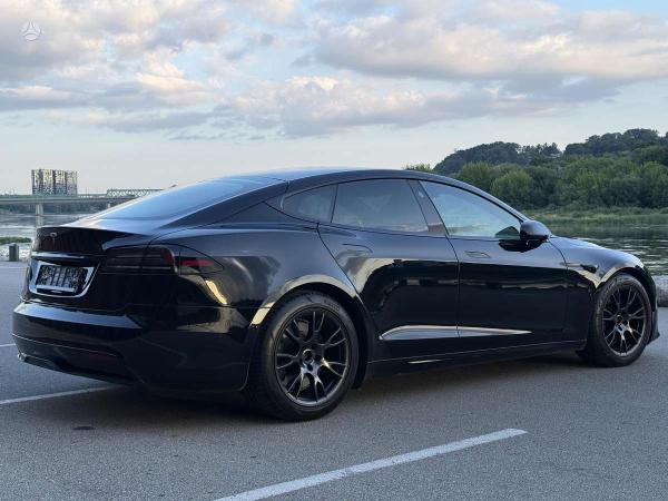 Melns Tesla Model S 2022 Kauņa, ar dzinēja tilpumu 0.00 L un nobraukumu 83 tūkst. km par 32900 €, foto 6 vietnē AUTOMOTO.COM.LV